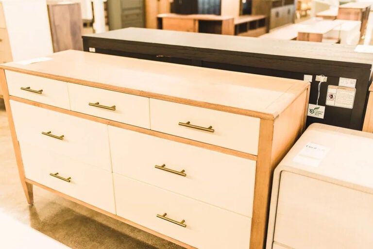 Crate and Barrel Outlet Information - That Outlet Girl