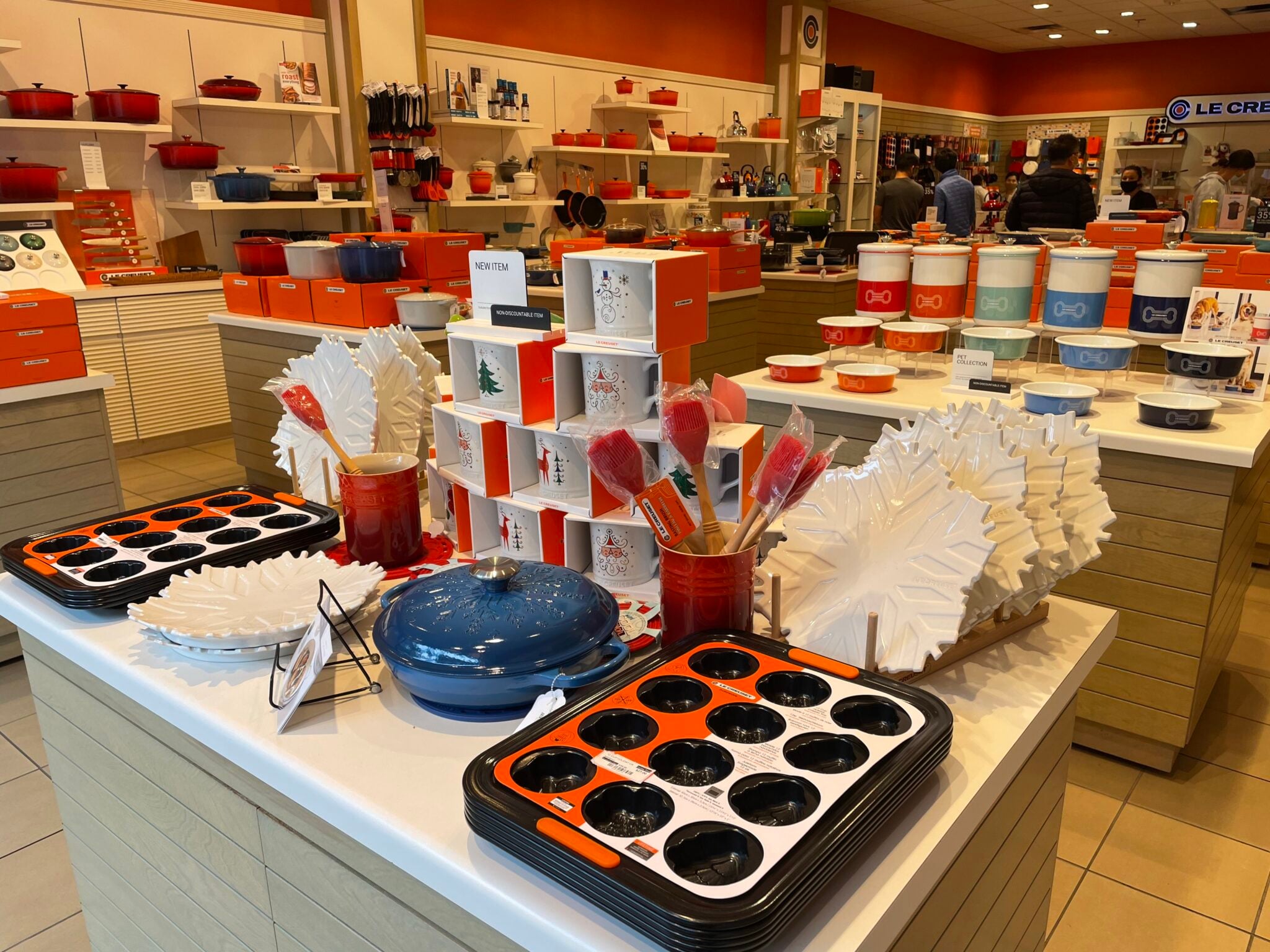 Le Creuset Outlet Information - That Outlet Girl